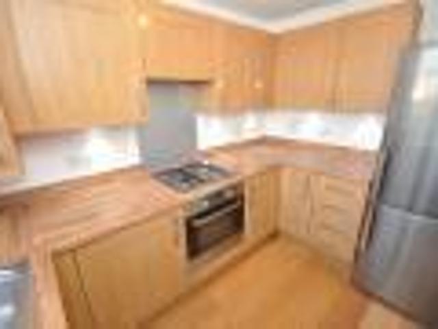 4 Bedrooms Semi detached house for rent in Brickfield Road, Mitcham CR4