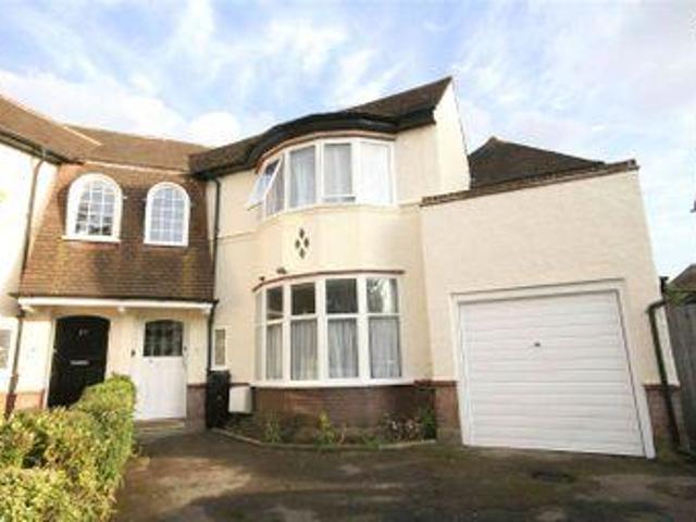 4 Bedrooms Semi detached house for rent in Brockenhurst Gardens, London NW7