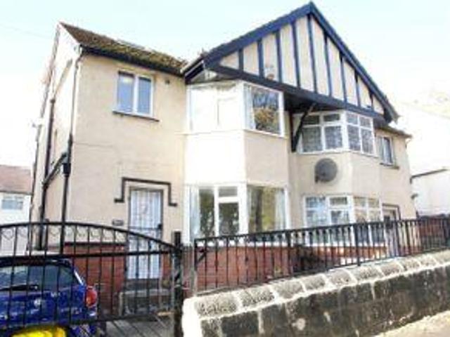 4 Bedrooms Semi detached house for rent in Buckingham Road, Hyde Park, Leeds LS6