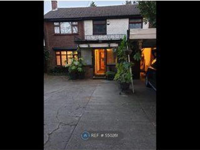 4 Bedrooms Semi detached house for rent in Bullsmoor Lane, Enfield EN3