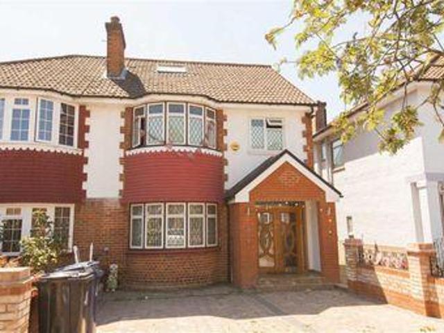 4 Bedrooms Semi detached house for rent in Gibbon Road, London W3