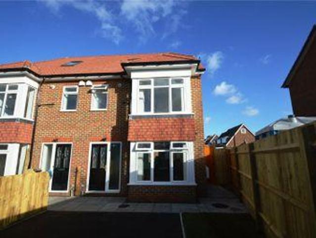 4 Bedrooms Semi detached house for rent in Gladeside, Croydon CR0
