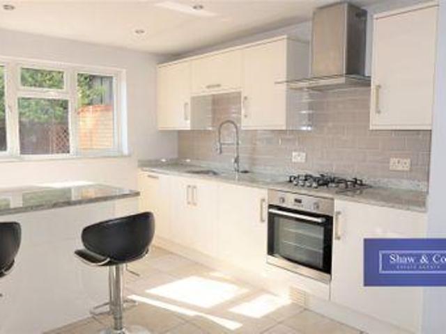 4 Bedrooms Semi detached house for rent in Gledwood Drive, Hayes UB4
