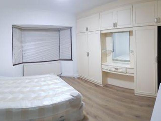 4 Bedrooms Semi detached house for rent in Greyhound Hill, London NW4