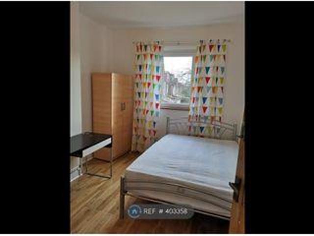 4 Bedrooms Semi detached house for rent in Dowanhill Road, London SE6