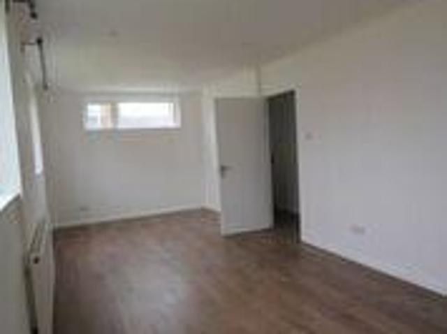 4 Bedrooms Semi detached house for rent in Doran Walk, London E15