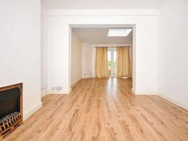 4 Bedrooms Semi detached house for rent in Daerwood Close, Bromley BR2