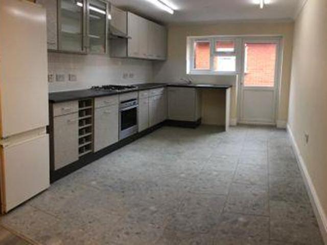 4 Bedrooms Semi detached house for rent in Devonshire Road, London NW7