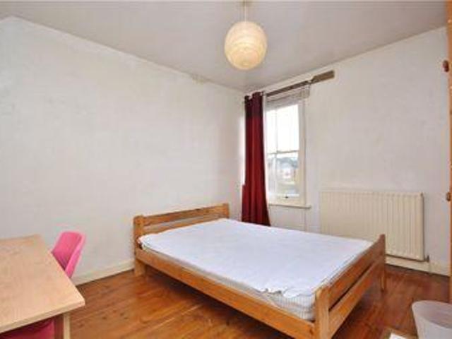 4 Bedrooms Semi detached house for rent in Denzil Road, Guildford, Surrey GU2