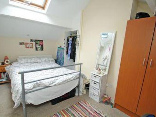 4 Bedrooms Semi detached house for rent in Ebor Place, Hyde Park, Leeds LS6