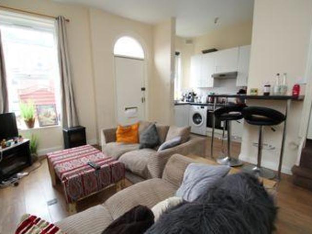 4 Bedrooms Semi detached house for rent in Ebor Place, Hyde Park, Leeds LS6