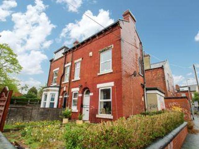 4 Bedrooms Semi detached house for rent in Ebor Place, Hyde Park, Leeds LS6