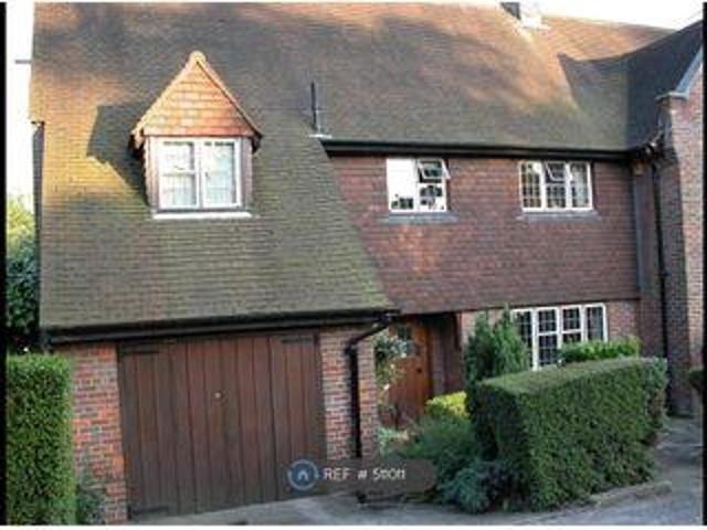 4 Bedrooms Semi detached house for rent in Edmunds Walk, London N2