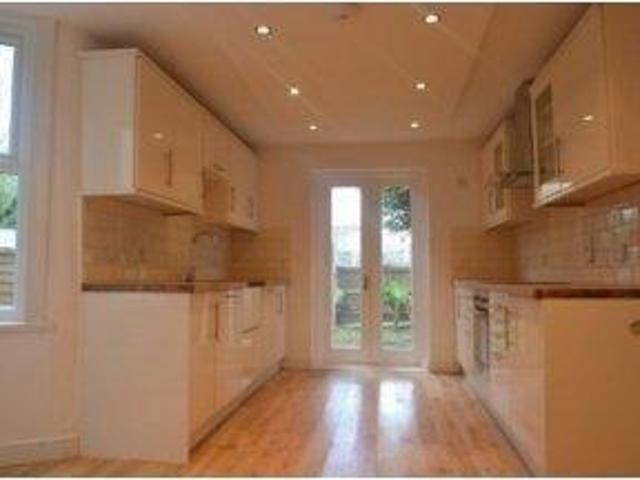 4 Bedrooms Semi detached house for rent in Elverson Road, London SE8