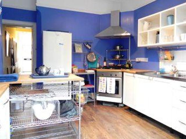 4 Bedrooms Semi detached house for rent in Eswyn Road, Tooting SW17