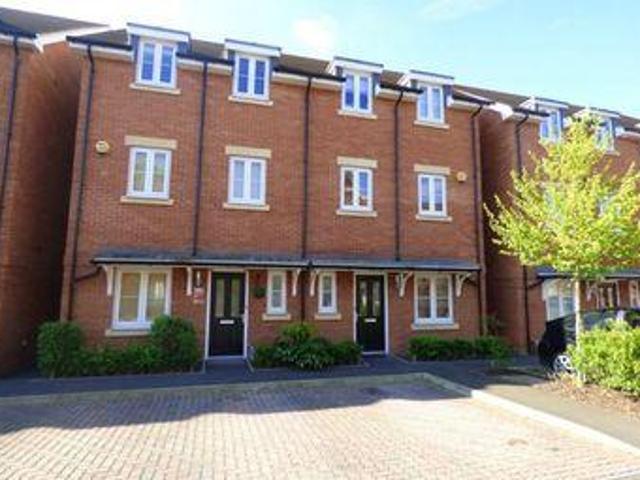 4 Bedrooms Semi detached house for rent in Foxherne, Langley, Berkshire SL3
