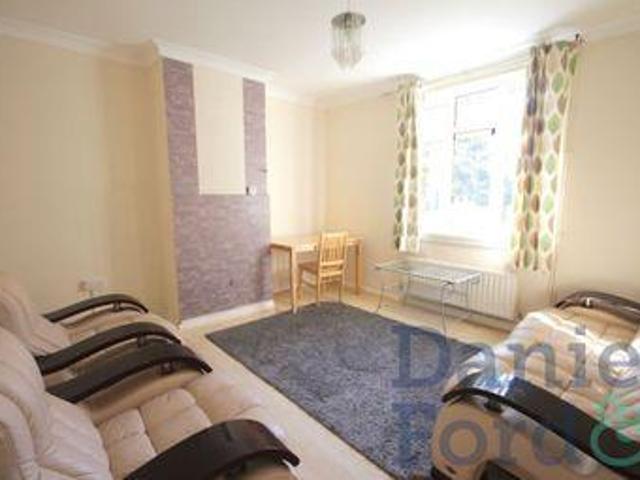 4 Bedrooms Semi detached house for rent in Forest Road, Walthamstow, London E17