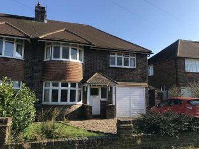4 Bedrooms Semi detached house for rent in Fairfield Avenue, Horley RH6