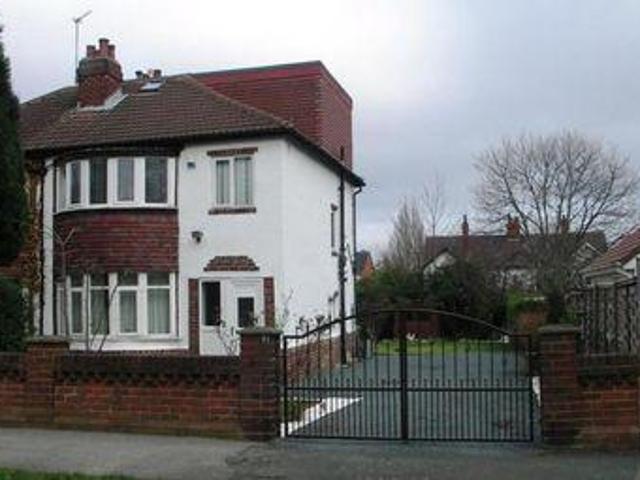 4 Bedrooms Semi detached house for rent in Fearnville Avenue, Oakwood LS8
