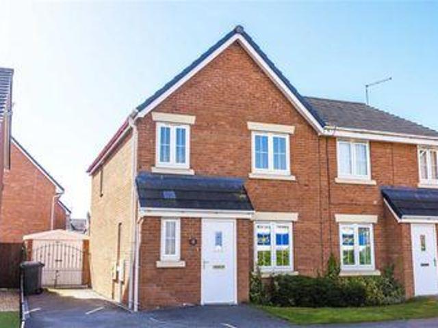 4 Bedrooms Semi detached house for rent in Holden Road, Leigh, Lancashire WN7