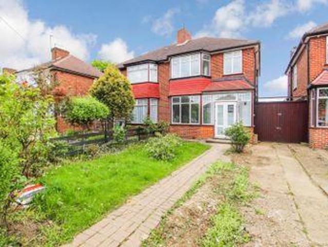 4 Bedrooms Semi detached house for rent in Holyrood Gardens, Edgware HA8