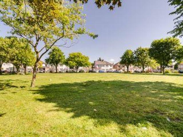 4 Bedrooms Semi detached house for rent in Hooking Green, North Harrow HA2