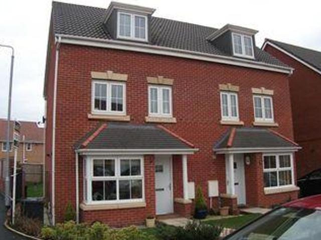 4 Bedrooms Semi detached house for rent in Hazel Pear Close, Horwich, Bolton BL6