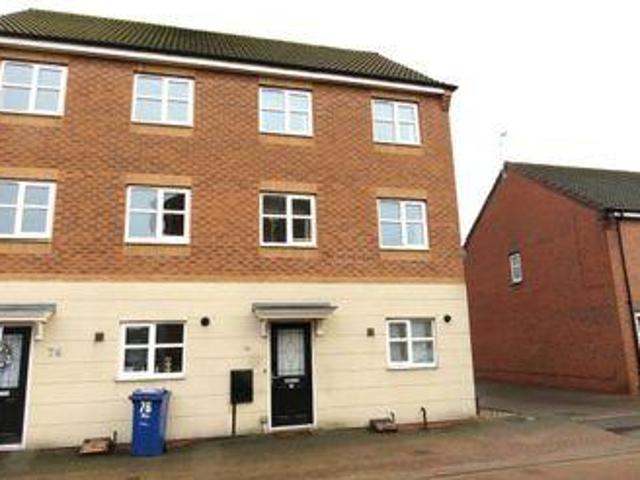 4 Bedrooms Semi detached house for rent in Hevea Road, Stretton, Burton On Trent DE13
