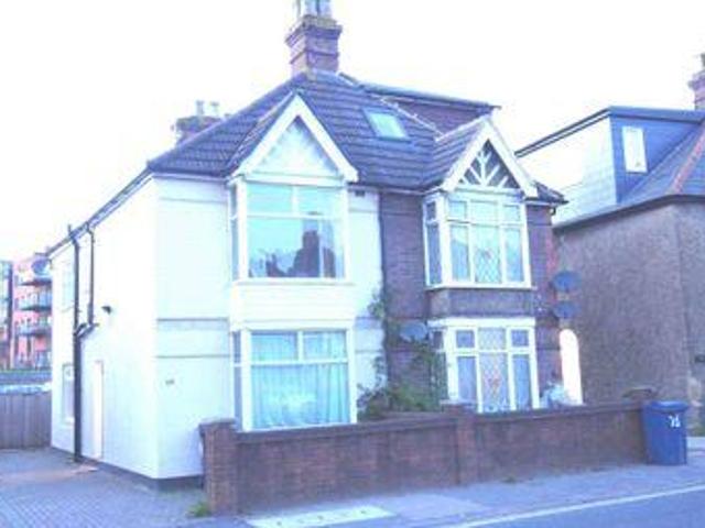 4 Bedrooms Semi detached house for rent in Hughenden Road, High Wycombe HP13