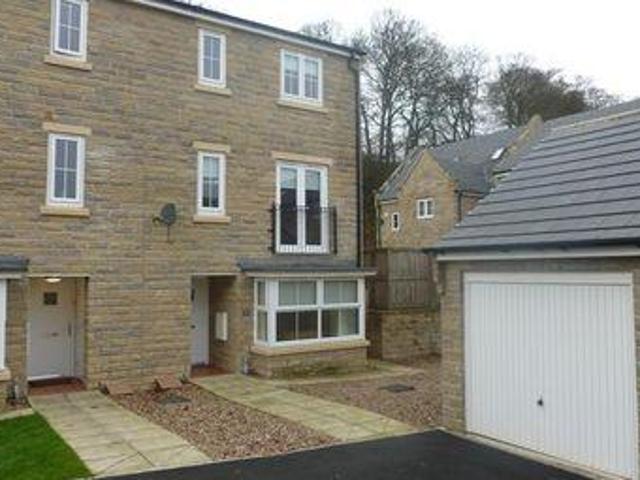 4 Bedrooms Semi detached house for rent in Imperial Close, Bailiff Bridge, Brighouse HD6