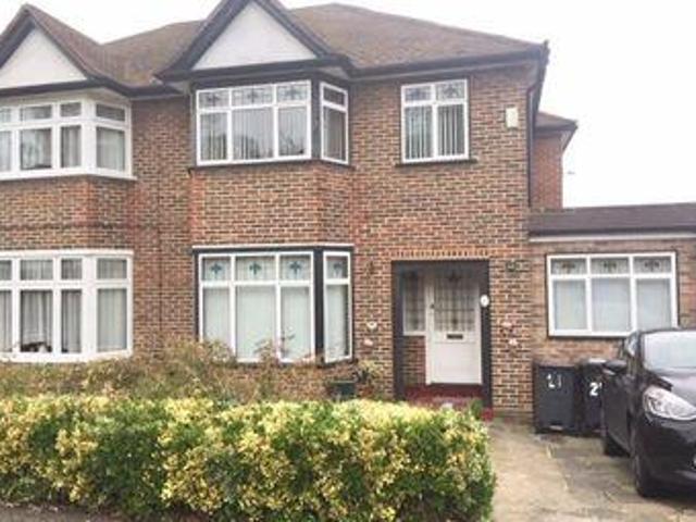 4 Bedrooms Semi detached house for rent in Ingleboro Drive, Purley CR8