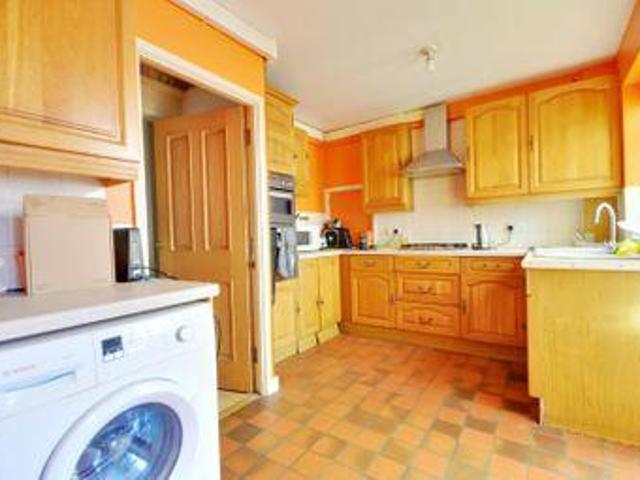 4 Bedrooms Semi detached house for rent in Lodge Close, Uxbridge, Middlesex UB8