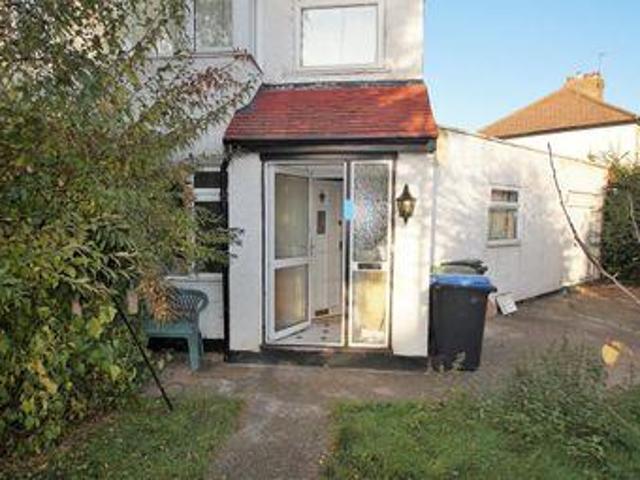 4 Bedrooms Semi detached house for rent in Longfield Avenue, Enfield EN3