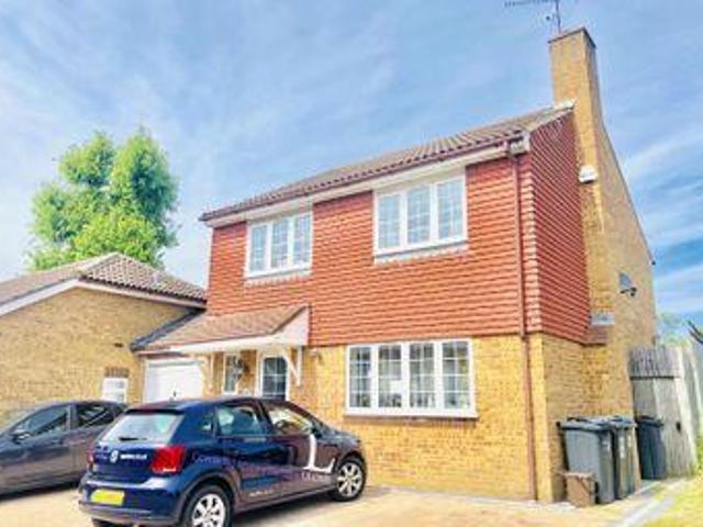4 Bedrooms Semi detached house for rent in Larcombe Close, Croydon CR0