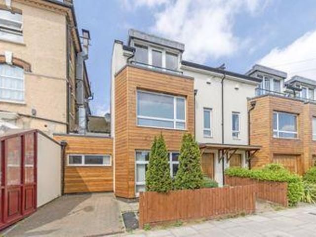 4 Bedrooms Semi detached house for rent in Lincoln Road, London N2