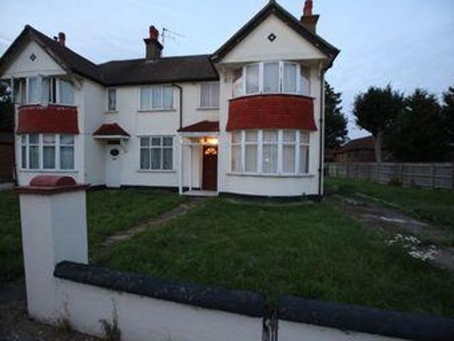 4 Bedrooms Semi detached house for rent in Lulworth Waye, Hayes UB4