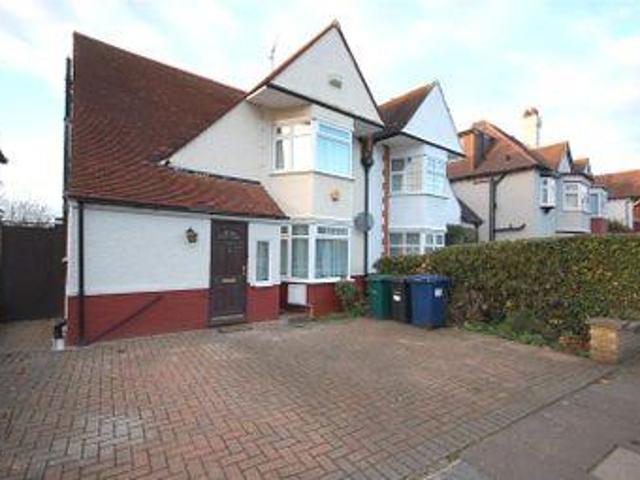 4 Bedrooms Semi detached house for rent in Lyndhurst Gardens, Finchley, London N3