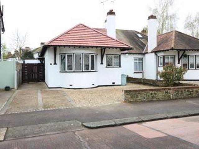 4 Bedrooms Semi detached house for rent in Mayfield Avenue, Southend On Sea SS2