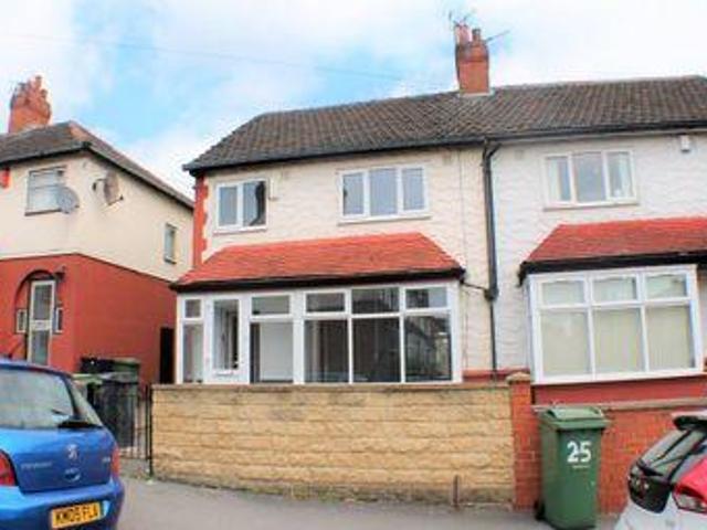 4 Bedrooms Semi detached house for rent in Mayville Road, Hyde Park, Leeds LS6
