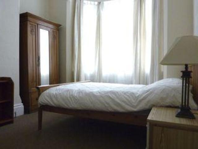 4 Bedrooms Semi detached house for rent in Maples Street, Nottingham NG7