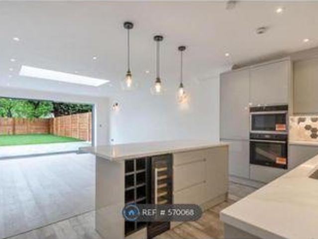 4 Bedrooms Semi detached house for rent in Norman Way, London W3