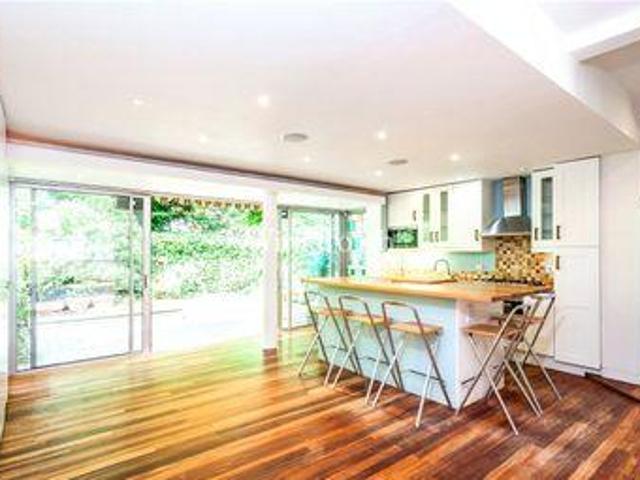 4 Bedrooms Semi detached house for rent in North End Road, London NW11