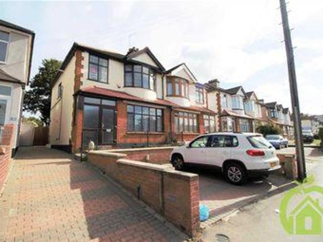 4 Bedrooms Semi detached house for rent in North Street, Romford RM1
