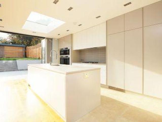 4 Bedrooms Semi detached house for rent in Southwood Drive, Tolworth, Surbiton KT5