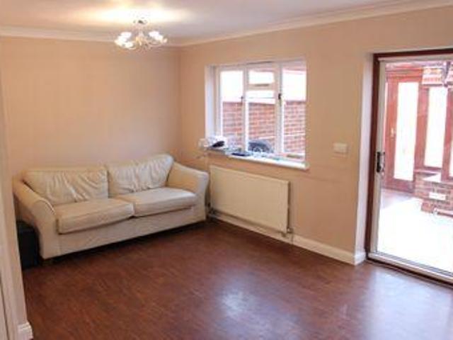 4 Bedrooms Semi detached house for rent in Salt Hill Avenue, Slough SL1
