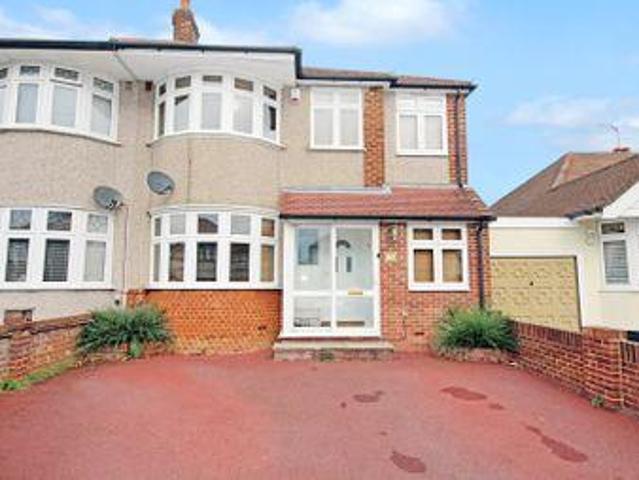 4 Bedrooms Semi detached house for rent in Sutherland Avenue, Welling DA16