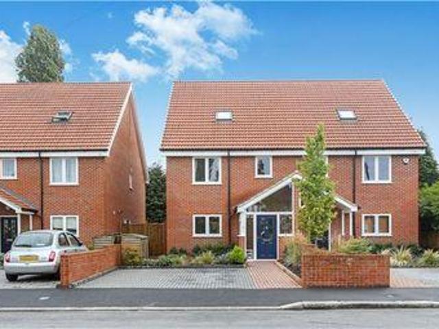 4 Bedrooms Semi detached house for rent in Pollard Road, Morden, Surrey SM4