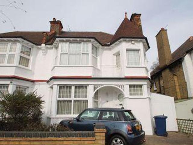 4 Bedrooms Semi detached house for rent in Park Crescent, London N3