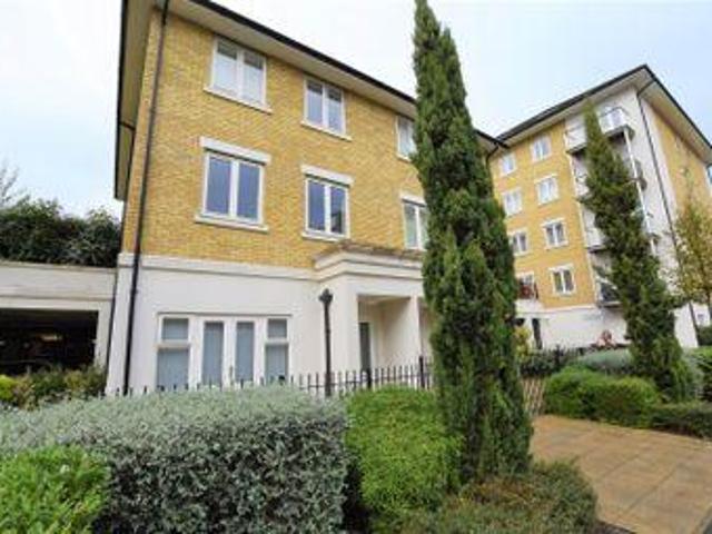 4 Bedrooms Semi detached house for rent in Park Lodge Avenue, West Drayton UB7