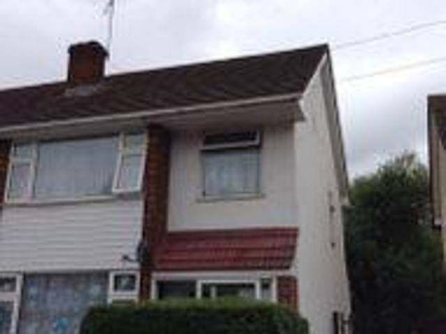 4 Bedrooms Semi detached house for rent in Plantagenet Gardens, Romford RM6